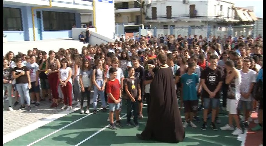 Αγιασμός στο 3ο και 6ο Γυμνάσιο Χαλκίδας - STAR Κεντρικής Ελλάδας